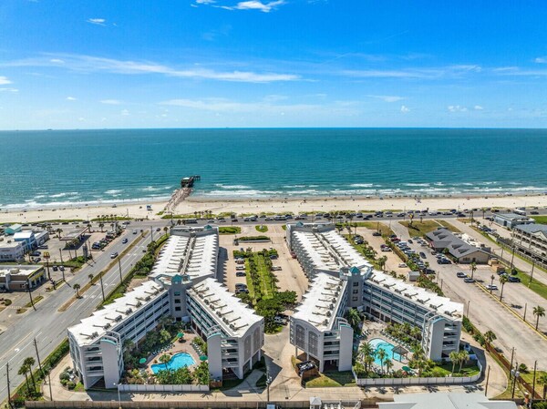 Great Condo On The Seawall Across The Beach - Galveston Beach