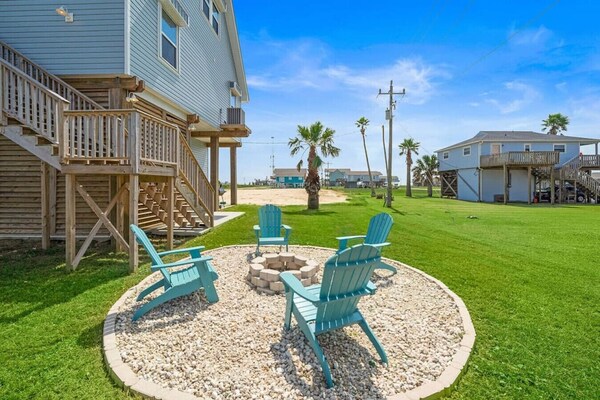 Fisherman's Dream: Walk To Beach + Gameroom - Galveston, TX