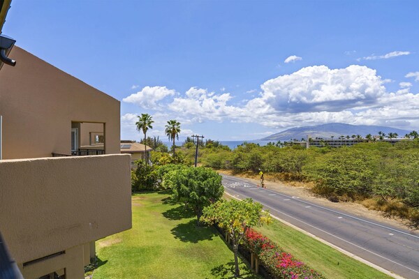 Experience Kamaole Sands 4-409 - Ocean Views, Spacious, Renovated, Wi-fi, Ac! - Maui, HI
