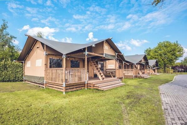 A Luxury Glamping Tent For 8 Persons - Nijkerk