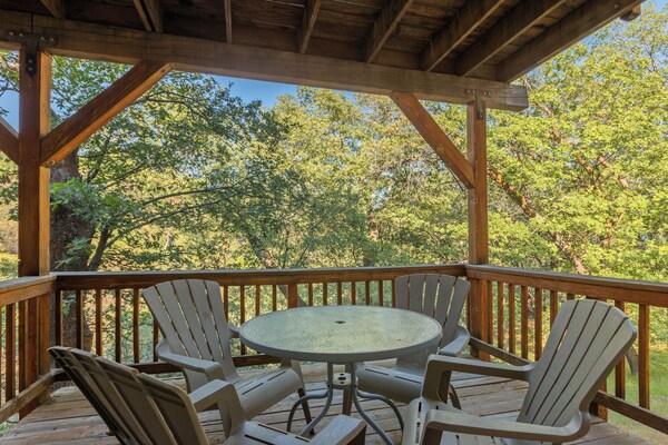 Alpen Drive By Avantstay | Alpine Retreat W/ Private Deck, Views, Outdoor Dining - San Bernardino, CA