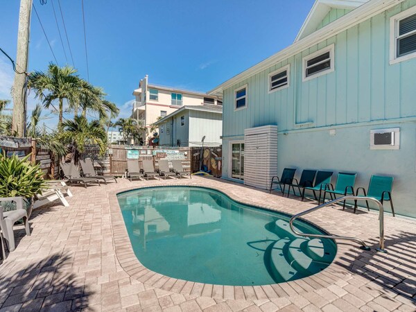 The Seashell At Fort Myers Beach Inn - Fort Myers Beach, FL
