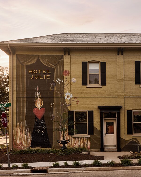 Designed For The Solo Traveller Or Couple Looking For A Taste Of The Hotel Julie Experience. - Stratford
