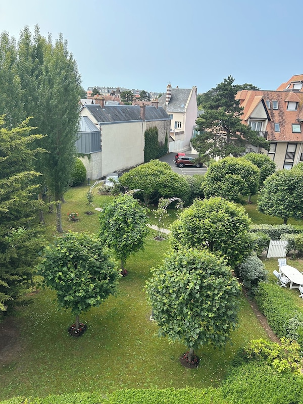 Ingrid's Rose Garden - Cabourg