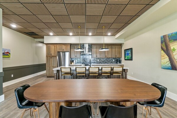 Downtown Loft + 45 Slip  Walk To Lake & Dining - Boyne City, MI