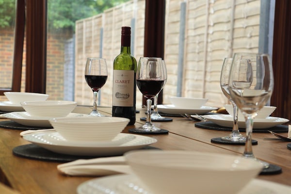 Stylish 3br Sleeps 7  Garden, Parking, Wifi, Near Heathrow & Shops - Hounslow