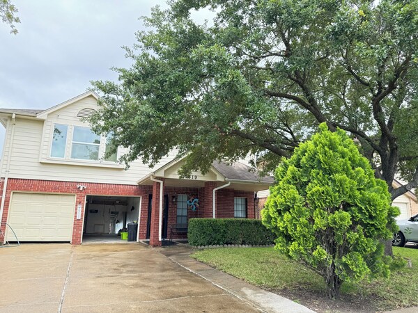 Spacious 5-bedroom House Perfect For Groups, Close To Shops/ Events/restaurants. - Stafford, TX