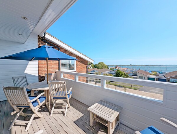 Harbour View - Coming Soon -  A Town House That Sleeps 8 Guests  In 4 Bedrooms - West Wittering