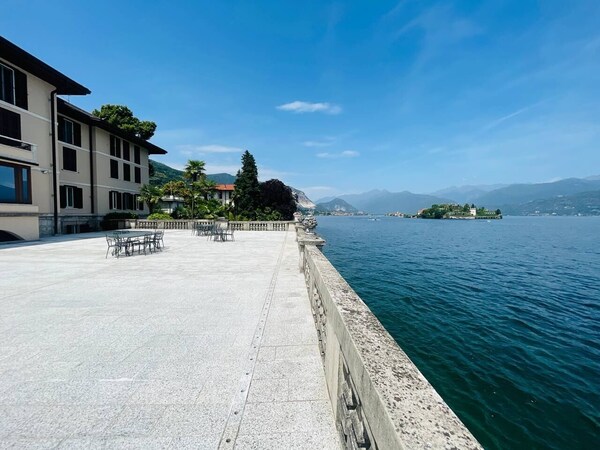 Spacious Apartment In Stresa With Panoramic Views And A Terrace By The Water - Stresa