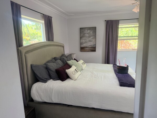Secluded 5bd/3bth Private Resort, I/g Pool, Hot Tub, Outdoor Kitchen & Game Room - West Palm Beach, FL