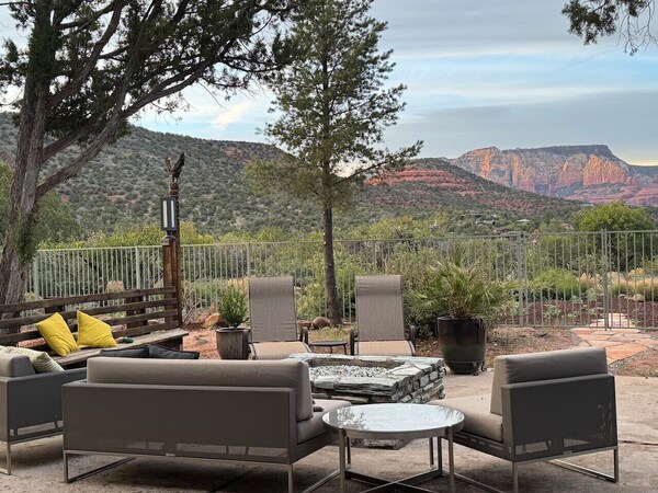 Luxe Home Floor-to-ceiling Views - Sedona, AZ