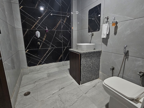 Hotel Moonlit Wir Helfen Ihnen Gerne Weiter - Noida
