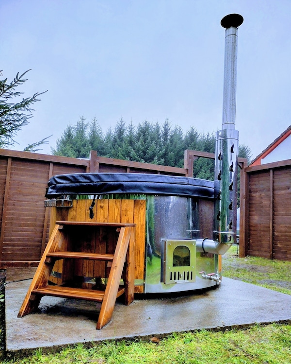 Cozy Cabin In A Tranquil Rural Setting With A Hot Tub And A Wood Burning Stove - Irlanda