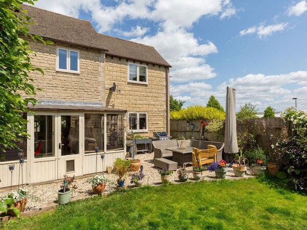 Cosy Cotswolds Home | Parking | Colourful Garden | Pass The Keys - Bourton-on-the-Water