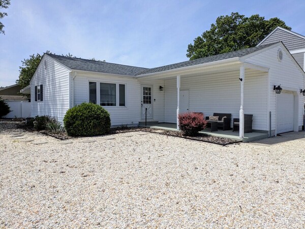 Cozy White Cottage By The Bay - Cape May, NJ