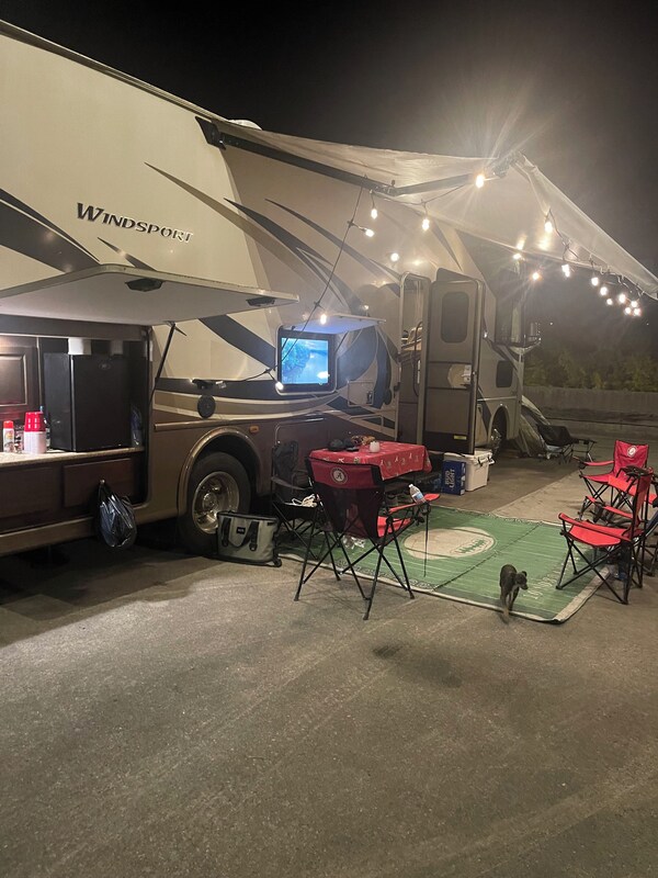 Glamping Your Way-close To Beach In Virginia Beach With Ac - Virginia Beach, VA