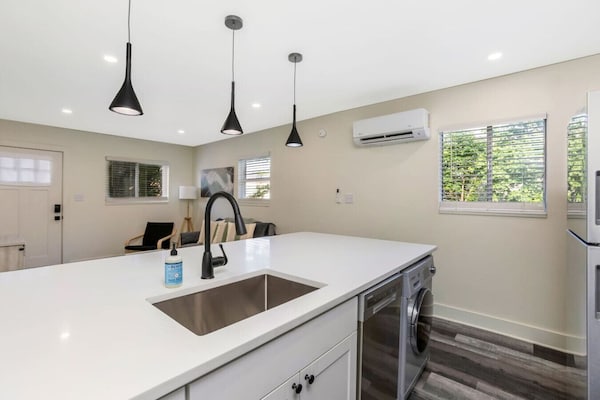 7 Min To Arena District | Work Friendly | Unit C - Columbus, OH