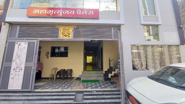 4 Minutes From Mahakaleshwar Temple ! Family-sized Fully Clean With Free Wifi - Ujjain