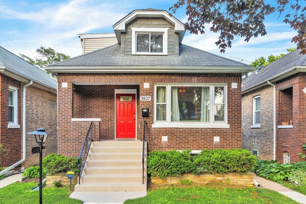 Sleeps 10 + Coffee Bar + Game Room + Train To Chgo + 1 Mi To Brookfield Zoo - Brookfield, IL