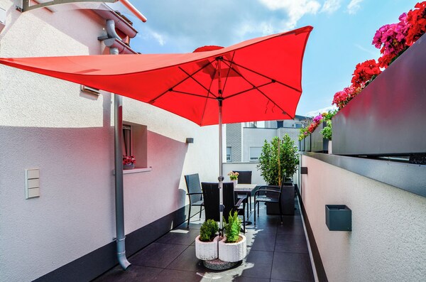Stylish & Chic, 2 Room Terrace Apartment, 4 Persons, Subway 2 Minutes Walk - Colonia