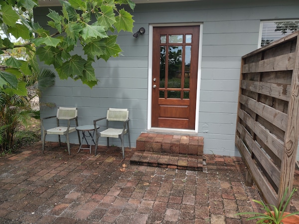 Welcome To The Lily Pad! Cozy 1-bedroom House In Charming Jacksonville Beach - Jacksonville Beach, FL