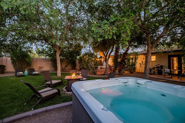 Family Retreat: Hot Tub, Games & Backyard Oasis - Scottsdale, AZ