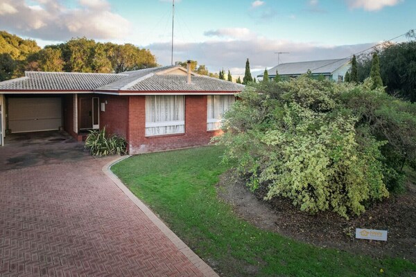 Beach Retreat  Cosy Charm In Dunsborough - Dunsborough