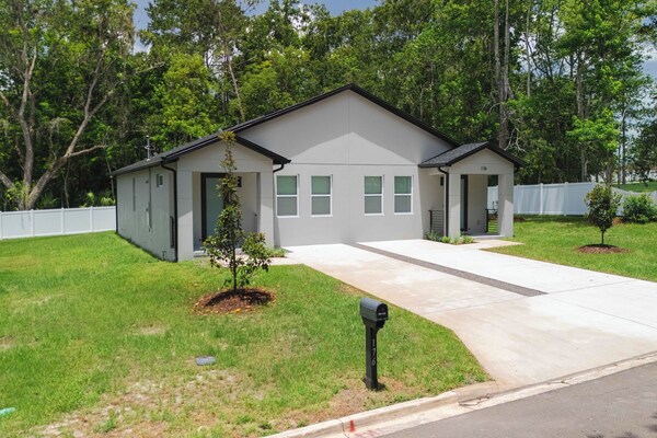 # 2 The Beautiful Lemon House By Joyful - Bonnie Lake, Brooksville