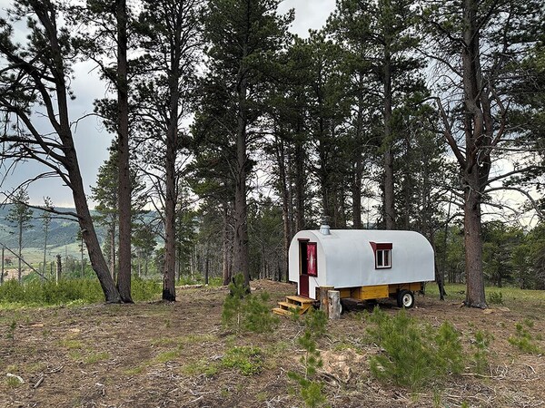 Luxuriously Rustic Hand-crafted Sheep Wagon In Private Wooded Area With Views - Wyoming