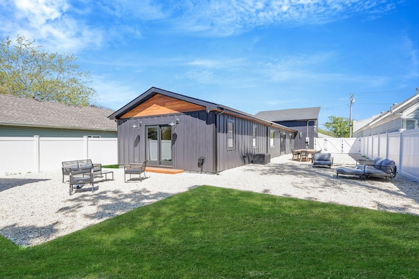 Newly Constructed 3-bedroom Modern Farmhouse - Walk To Greenport Village! - Greenport, NY