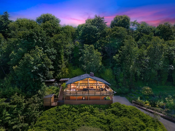 New-cabin, Olympic Np, Mountain & Ocean Views, Hot Tub, Pet-friendly, Gameroom - Port Angeles, WA