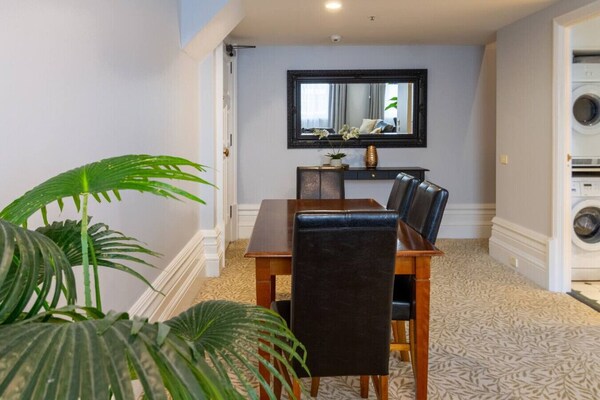 2br Apartment, Ogb, Central, Pool, Free Carpark - Nueva Zelanda