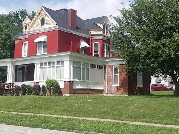 Room 1- Historic Mansion In Quincy With Ac, Wifi - Quincy, IL