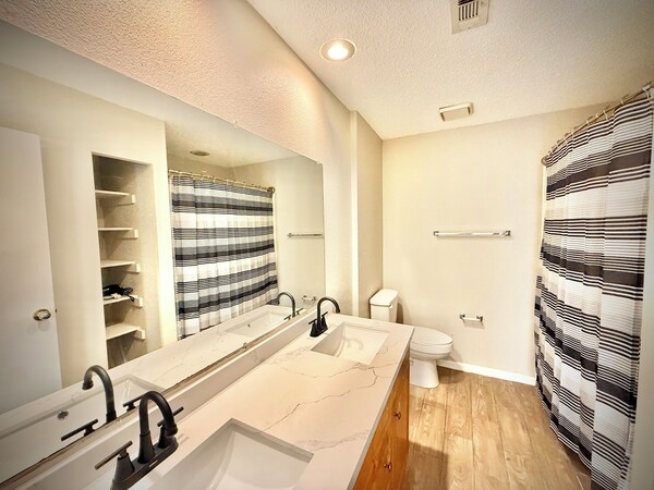 Charming 3-bedroom House In Delightful Lewisville With Ac, Wifi - Grapevine, TX