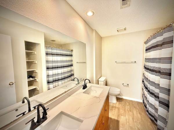 Charming 3-bedroom House In Delightful Lewisville With Ac, Wifi - Grapevine, TX
