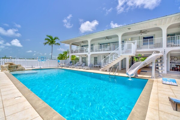 Sailfish Point - Luxury Waterfront Pool Home, 80' Dock - Curry Hammock State Park, Marathon