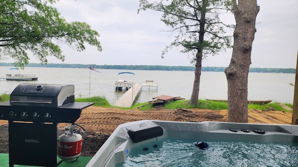 Murphy's Lakefront Jacuzzi Retreat- Grand Opening June 2025 9 Miles To Wis Dells - Portage, WI