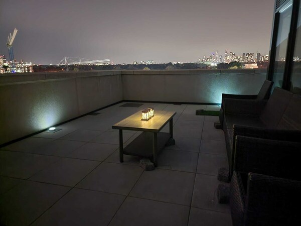 Leaside/sunnybrook Executive 1 Bedroom, 2 Bathroom, Terrace, Condo - Toronto