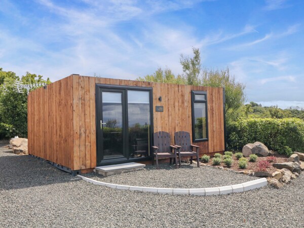 Alken The Hare, With A Garden In Bushmills, County Antrim - Portballintrae