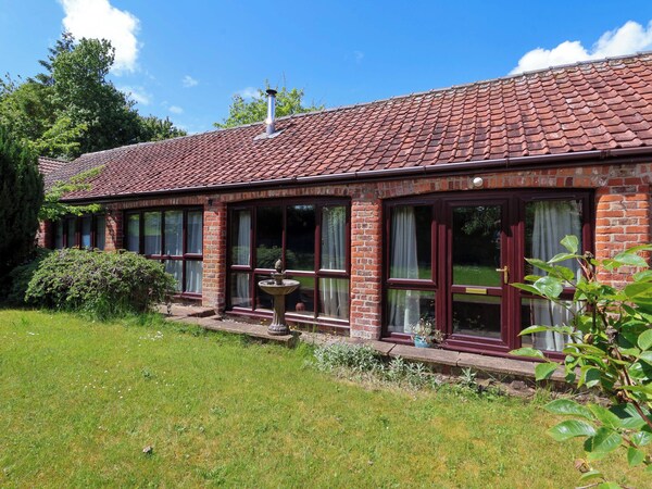The Stables, Character Holiday Cottage, With Open Fire In Nafferton - Driffield