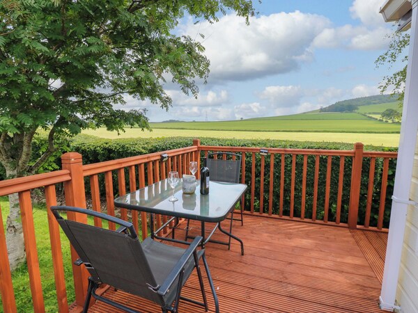 12 Field View, Pet Friendly, With A Garden In Kirkoswald - Northumberland