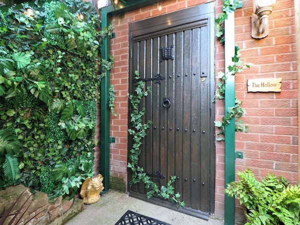 The Hollow, Pet Friendly, Character Holiday Cottage In Holywell - Mold