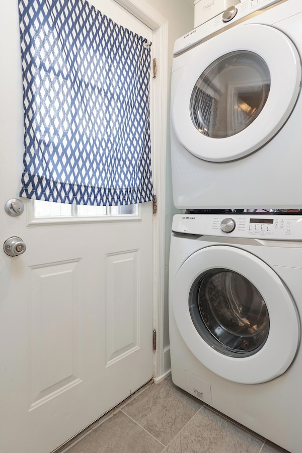 Renovated 2br Condo In Sea Bright Private Yard, Walk To Beach & Dining! - Shrewsbury, NJ