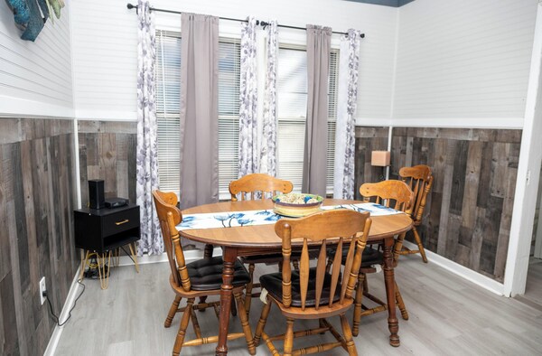 Whole House 15 Min From Beach 4-beds Sleeps 8 - Rochester, NY