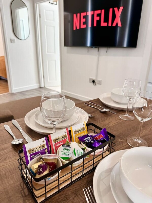 The Chester Suite - Stylish 2br Apartment - Salford