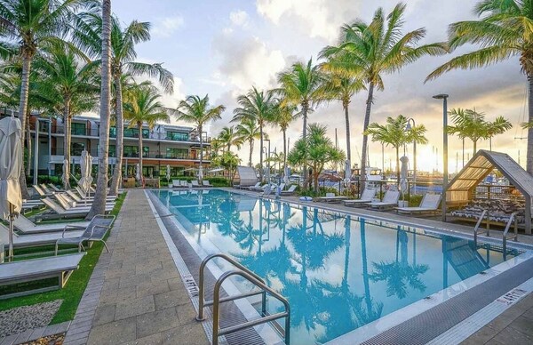 Luxurious 4-bedroom Catamaran, Sleeps Up To 8 In Delightful Key West - Florida Keys, FL