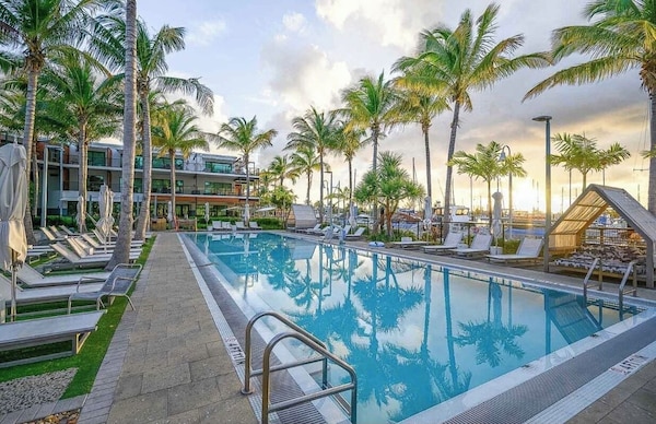 Luxurious 4-bedroom Catamaran, Sleeps Up To 8 In Delightful Key West - Florida Keys, FL