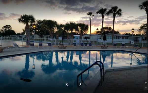 Charming 2-bedroom Mobile Home With Ac, Wifi In The Premiere & Peaceful Lakeland - Lakeland, FL