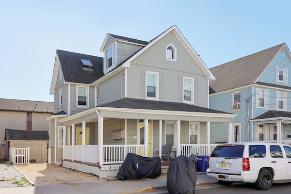 Charming 2br Sea Bright Condo Outdoor Shower, Walk To Beach & Restaurants! - Long Branch, NJ