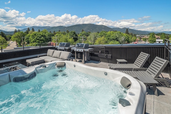 Urban Luxury Condo | Hot Tub | Walk Everywhere - Sandpoint, ID